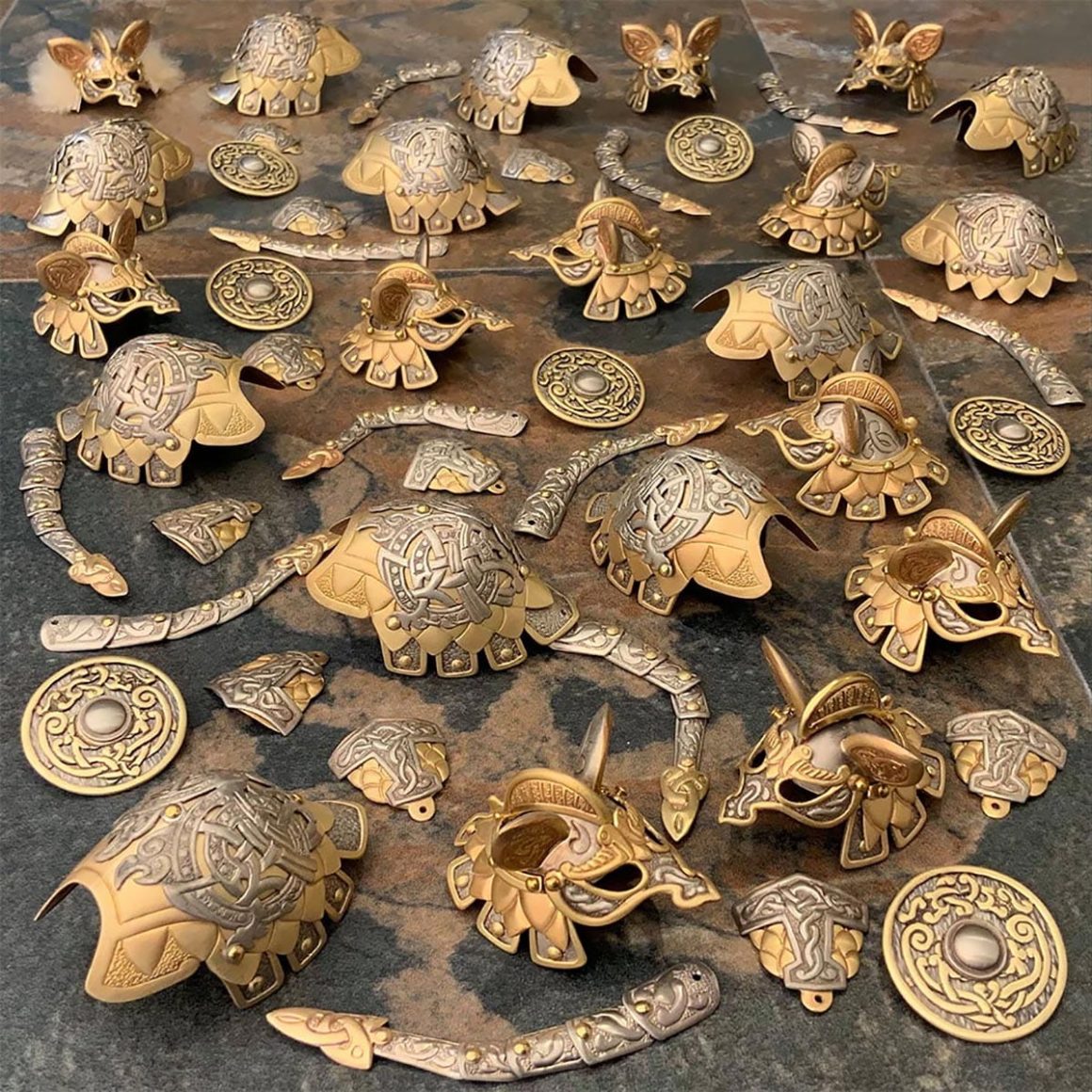 Le sculpteur Jeff De Boer crée d’adorables armures médiévales… pour les souris