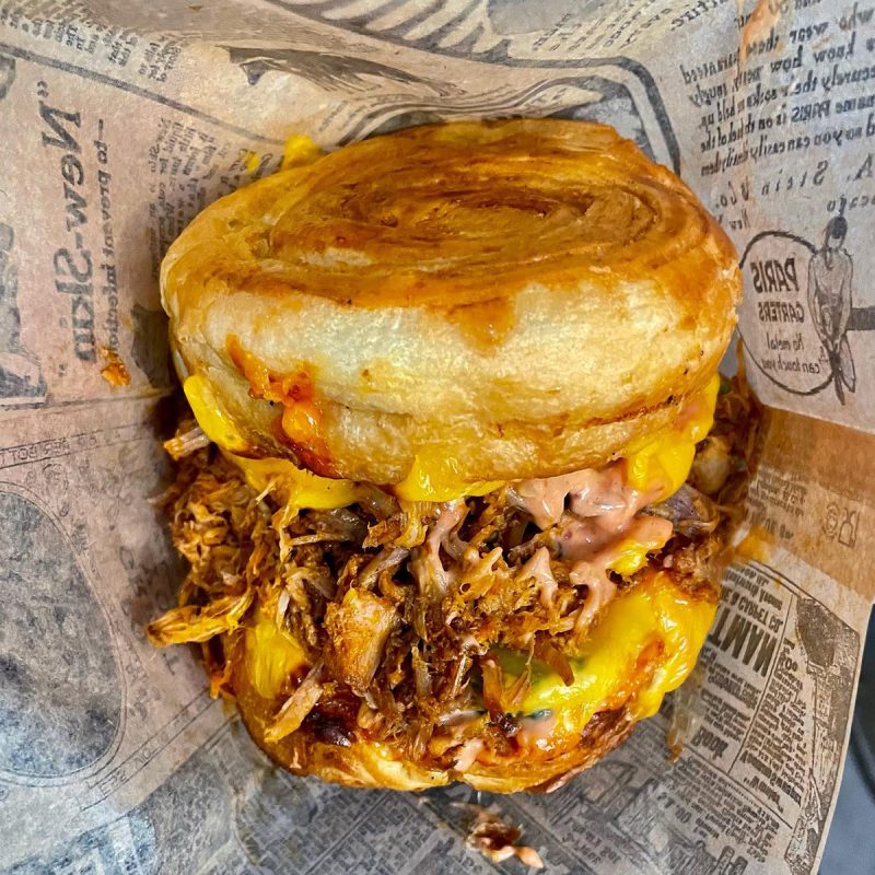 Le premier restaurant de croissants-burgers ouvre ses portes à Paris