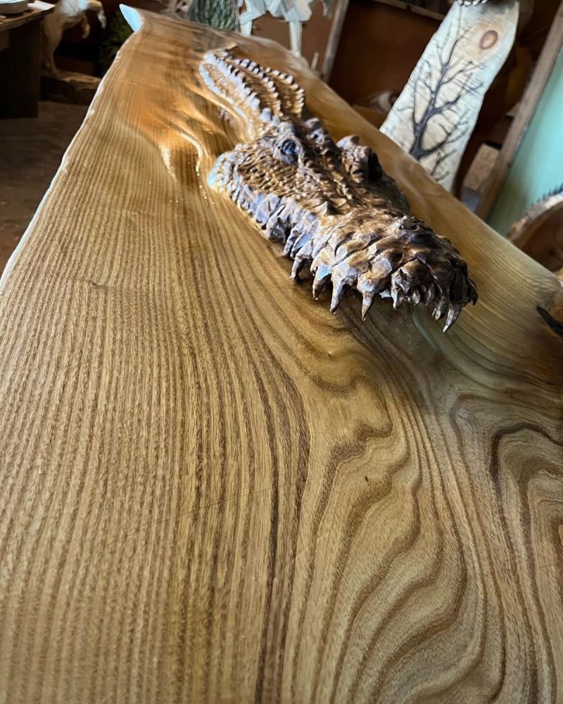 Les incroyables sculptures en bois de Scott Dow semblent prendre vie