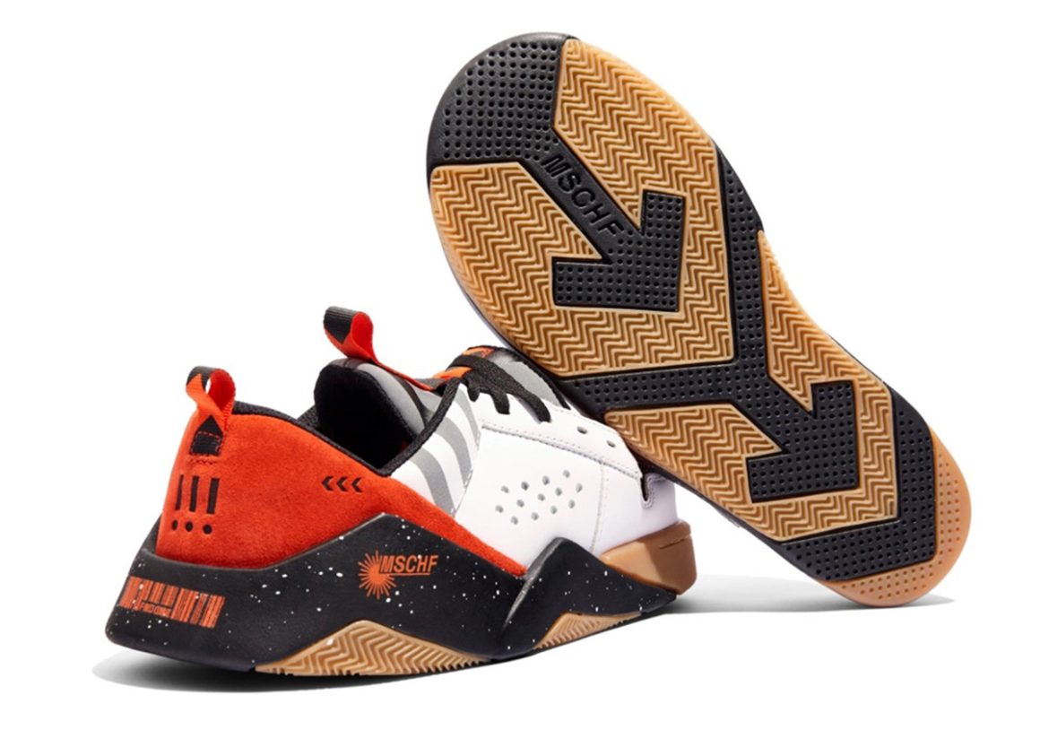MSCHF crée une paire de sneakers insolite qui se porte dans les deux sens