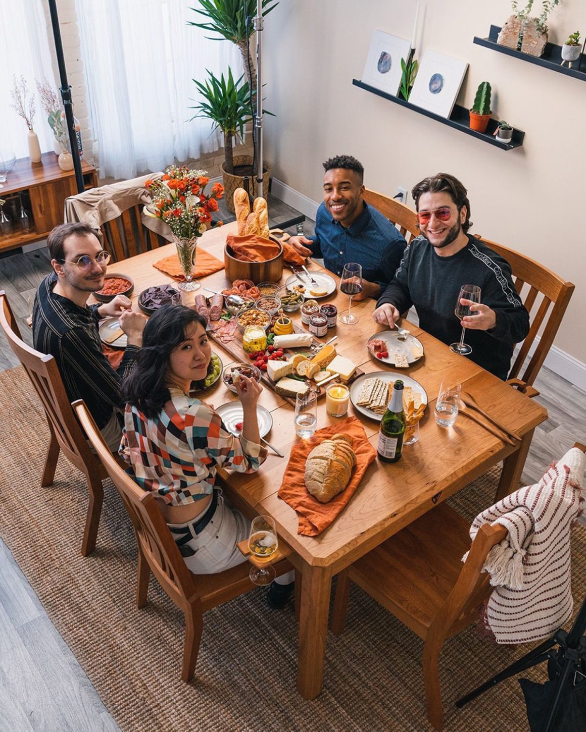Une table à manger 100% modulable conçue pour les jeux de société