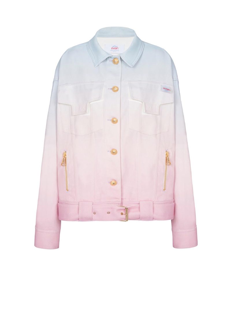 Balmain et Evian collaborent pour une collection de prêt-à-porter "durable"