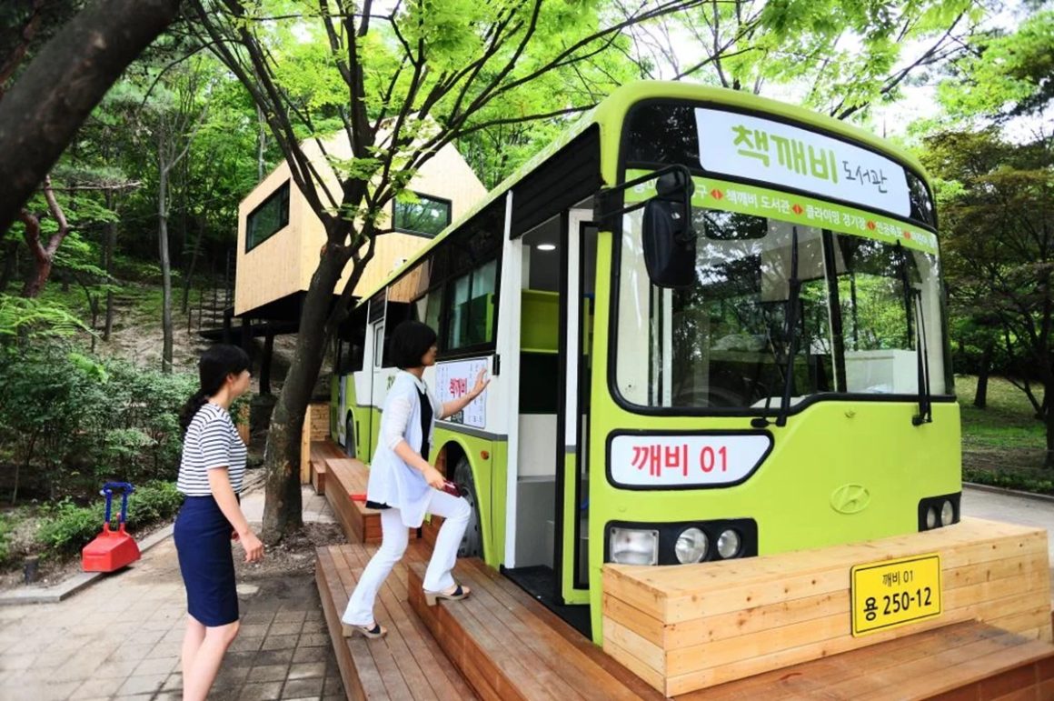 Corée du Sud : un bus abandonné transformé en bibliothèque pour enfants ...