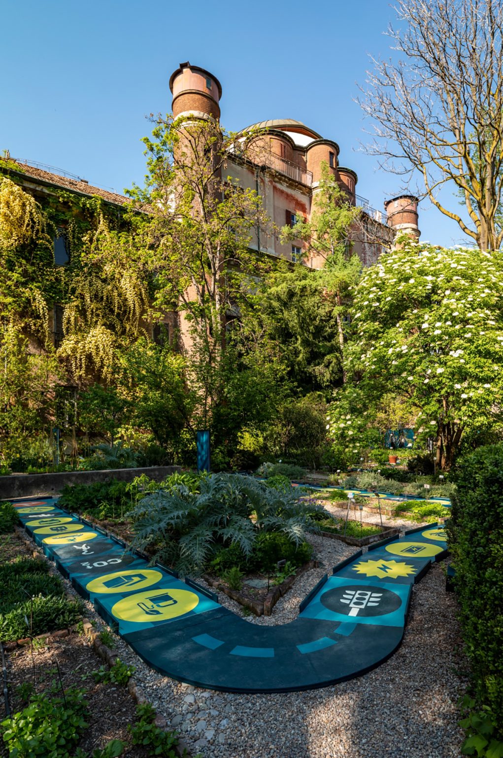 Le jardin botanique de Milan se transforme en plus grand jeu de société ...