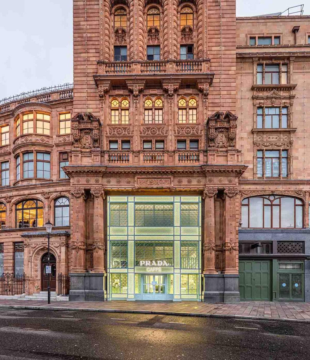 La maison de luxe Prada ouvre son premier café éphémère à Londres ...