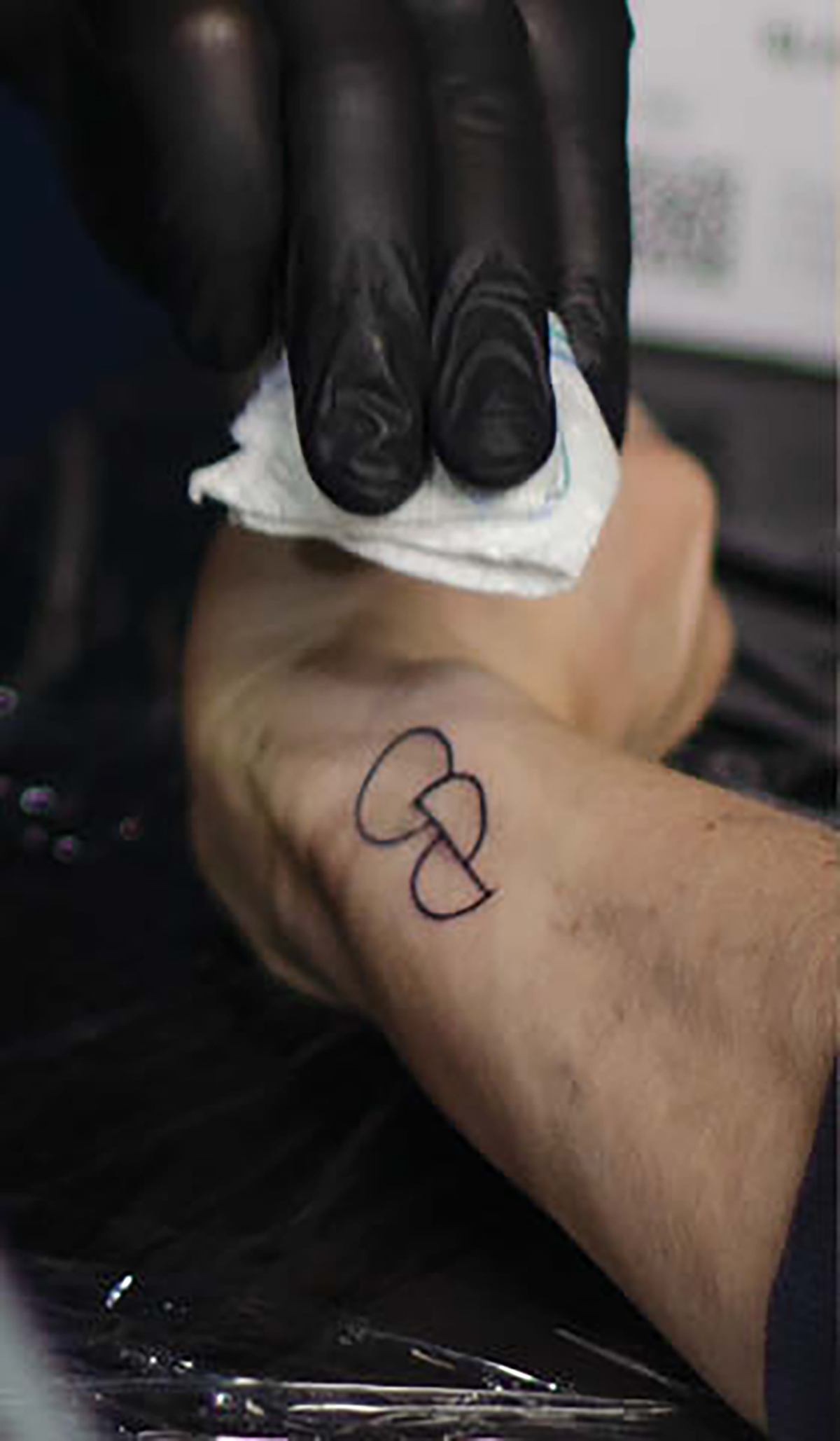 Ce tatouage design et universel fait office de carte de donneur d ...