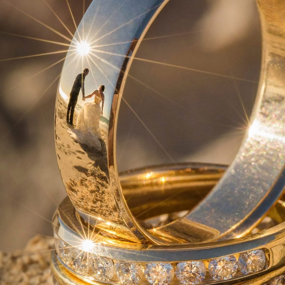 Ce photographe de mariage joue avec le reflet du couple sur les ...