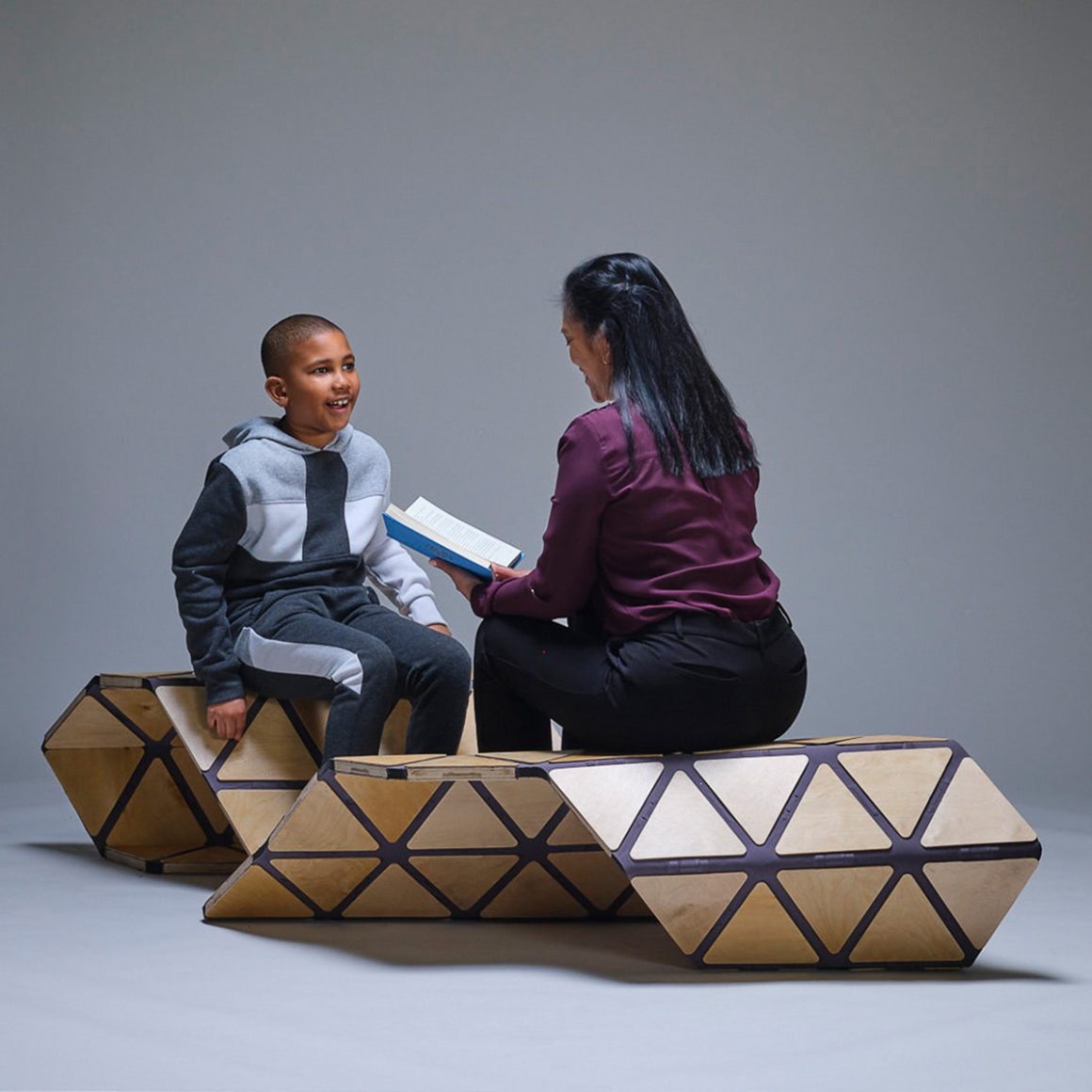 Le pupitre d’école traditionnel réinventé en un bureau modulable et ...