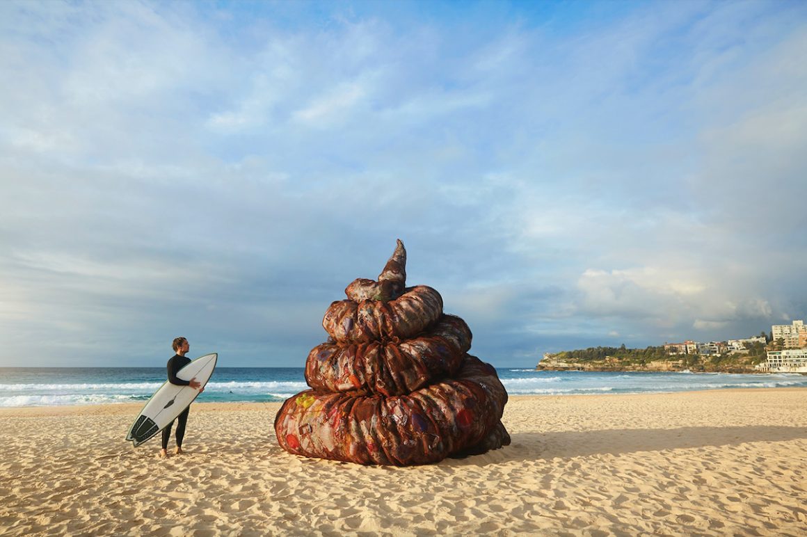 Une crotte de plastique géante pour sensibiliser à la pollution des océans