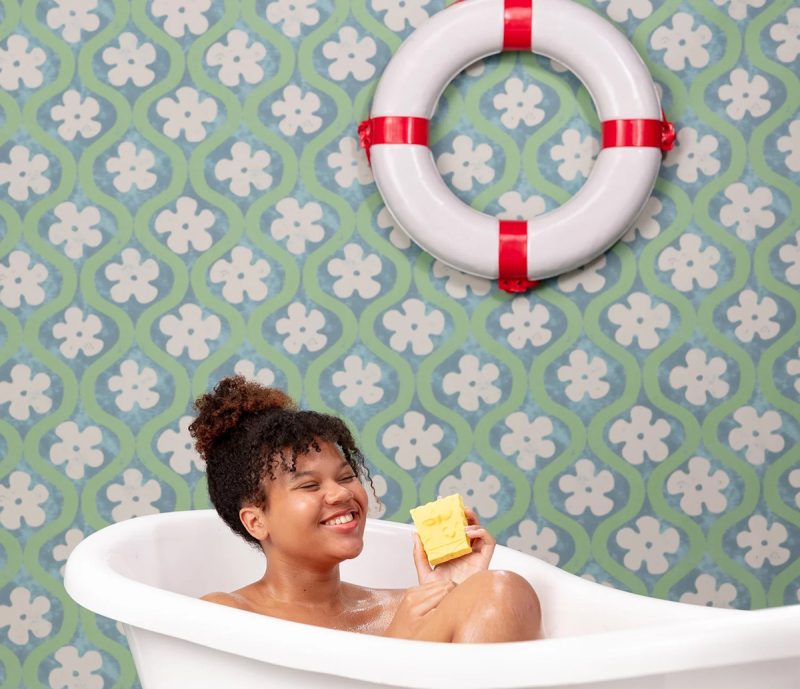 Lush lance une collection de bombes de bain et cosmétiques Bob l’Éponge ...