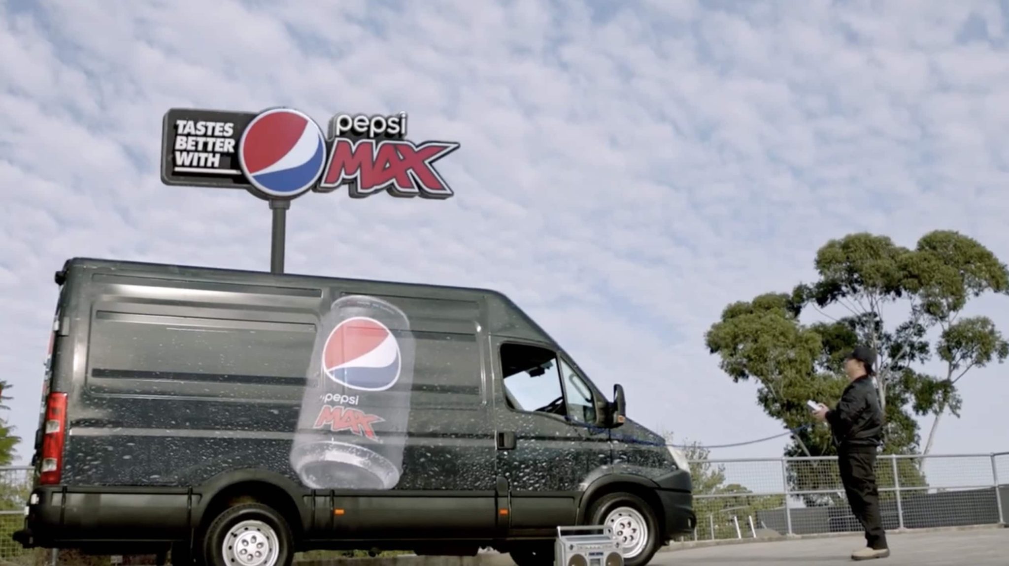 Pepsi tacle Coca en s'incrustant à côté des enseignes de fast-food ...