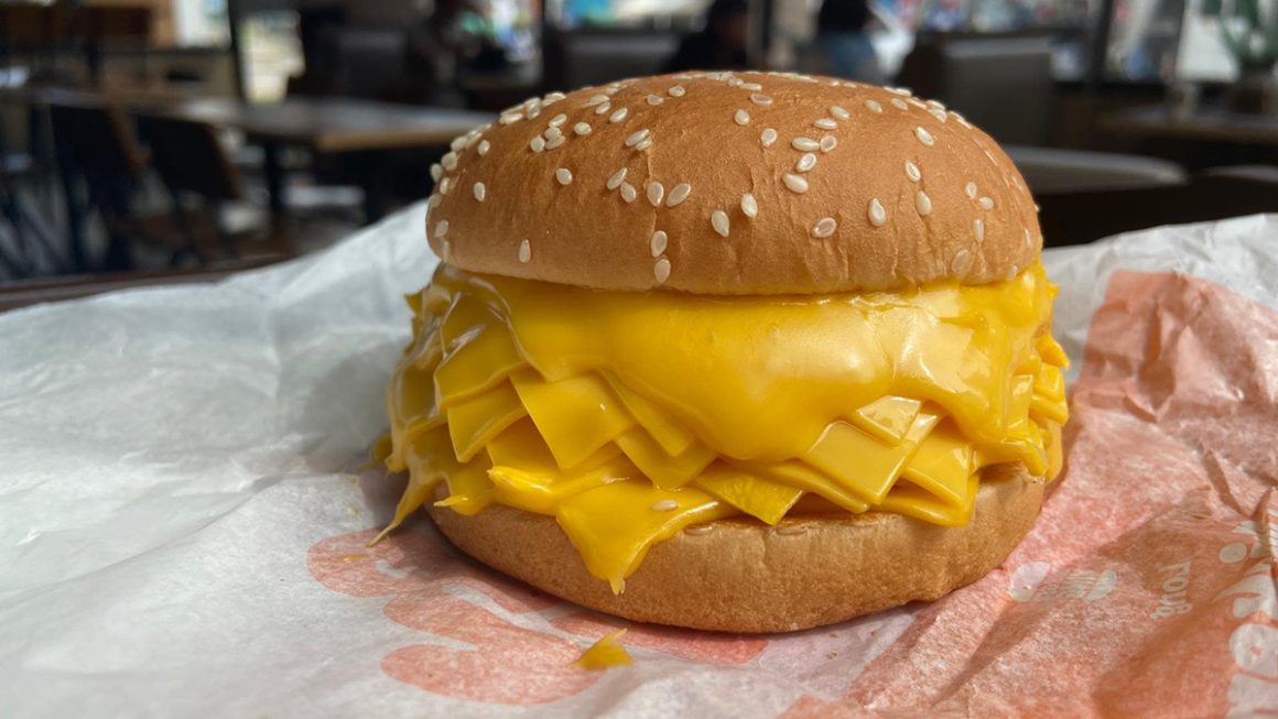 Thaïlande : Burger King lance un burger avec uniquement... 20 tranches de cheddar