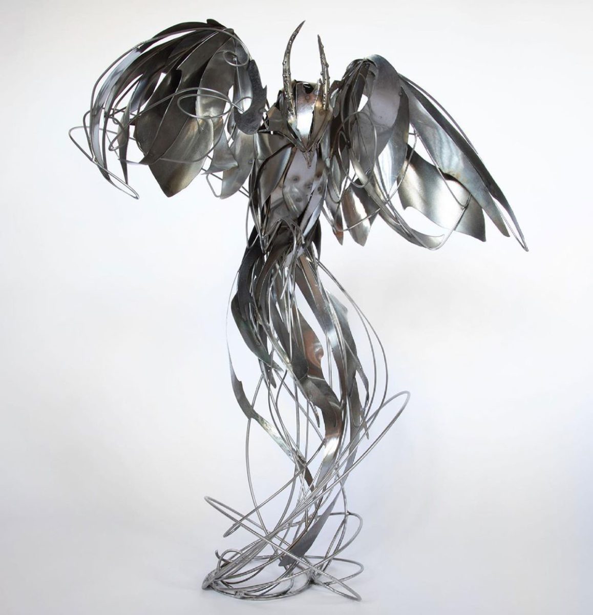 Les étonnantes sculptures en métal folles de fluidité de l'artiste ...