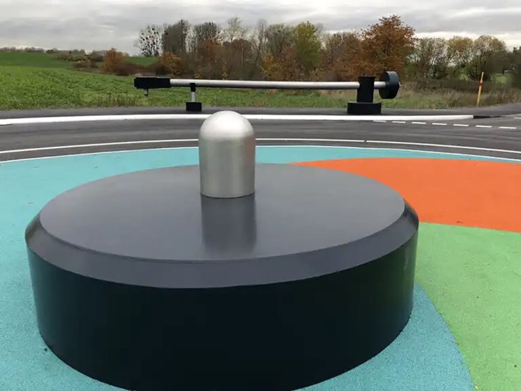 En Suisse, ce rond-point insolite a la forme d'un vinyle géant - Creapills
