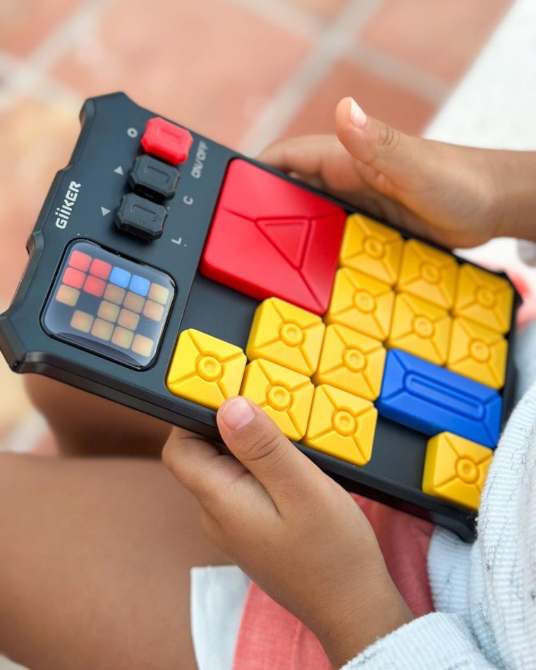 Ce jeu interactif réinvente le célèbre Tetris en un brillant jeu de ...