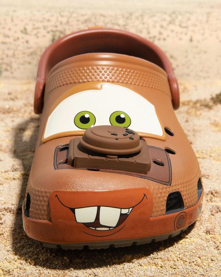 Crocs dévoile une paire en clin d’œil au personnage de Martin dans Cars ...