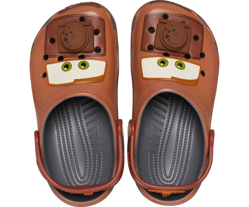 Crocs dévoile une paire en clin d’œil au personnage de Martin dans Cars ...