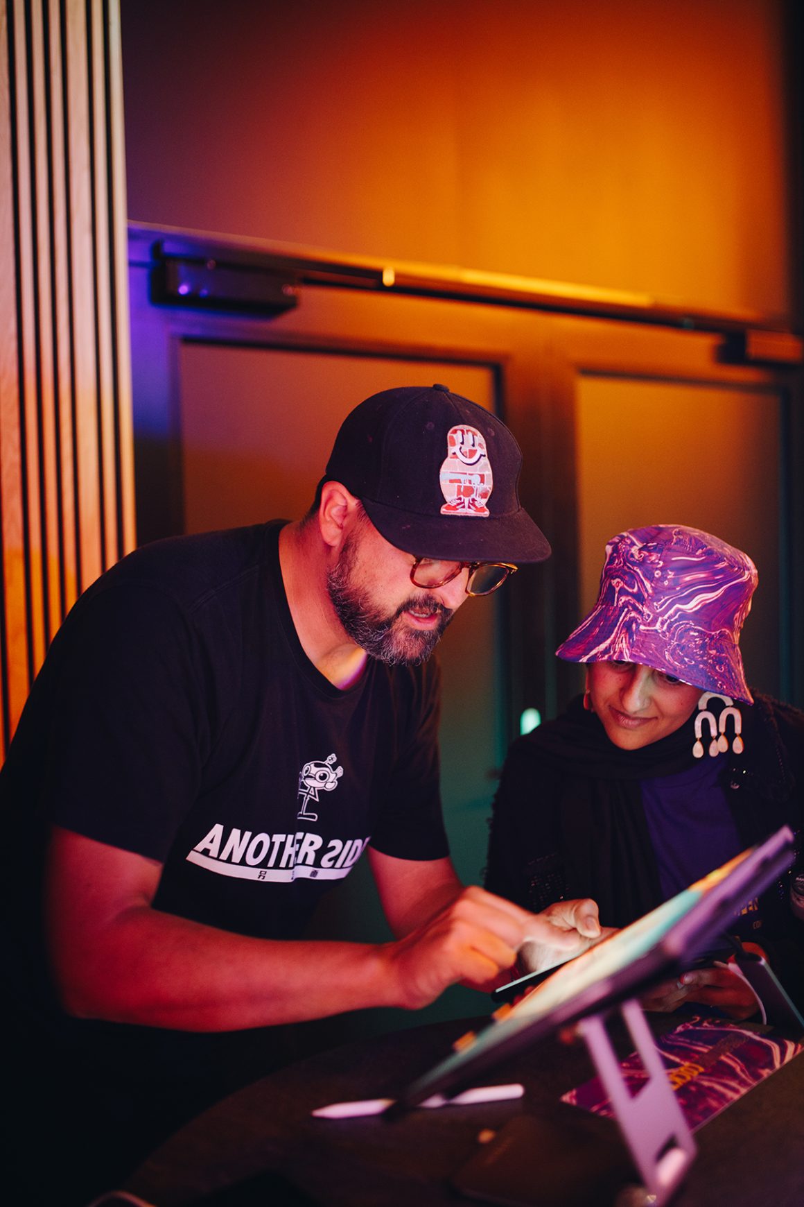 Le street artiste Malakkai réalise une œuvre collaborative en live - Creapills