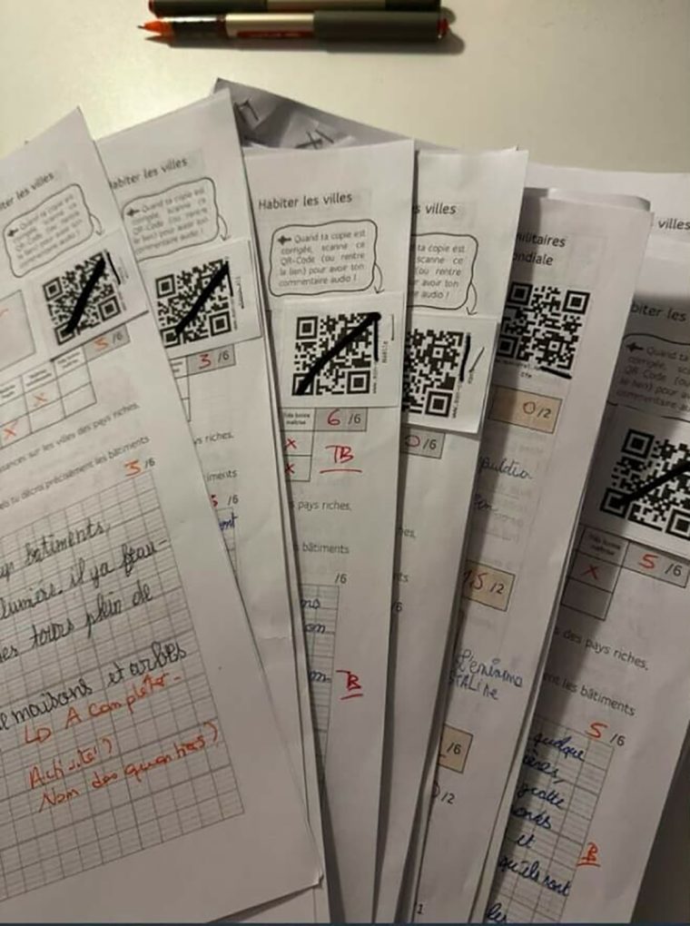 Ce prof enregistre les corrections des devoirs que ses élèves écoutent ...