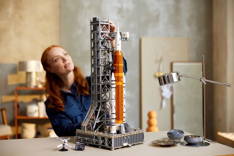 LEGO dévoile une majestueuse réplique de la Voie lactée ainsi que de la ...