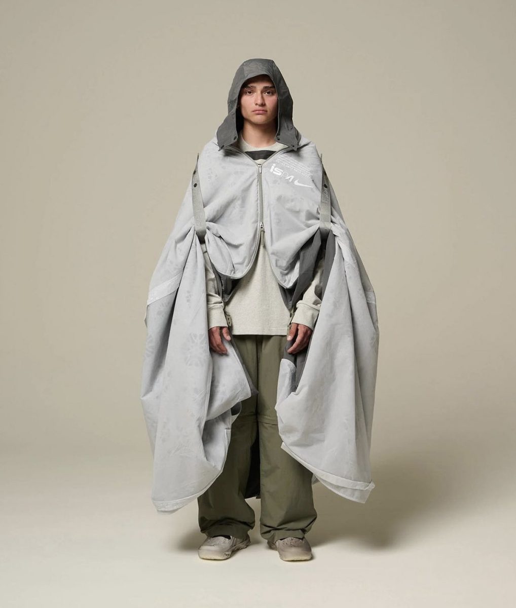 Nike commercialise un poncho qui se transforme... en tente de camping ...