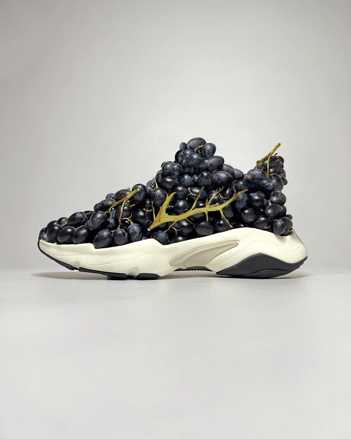 30 paires de sneakers 100% insolites (et absurdes) par l’artiste ...