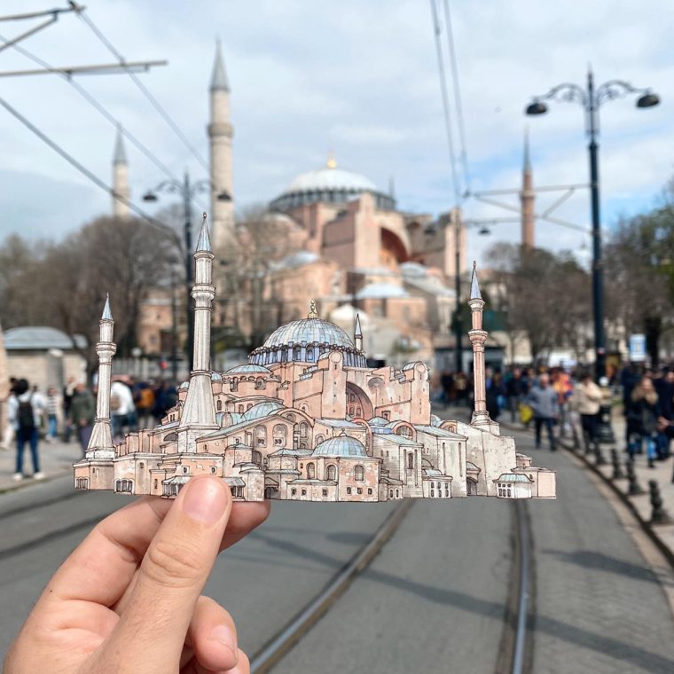 Il superpose ses dessins face aux monuments dans des mises en abyme ...