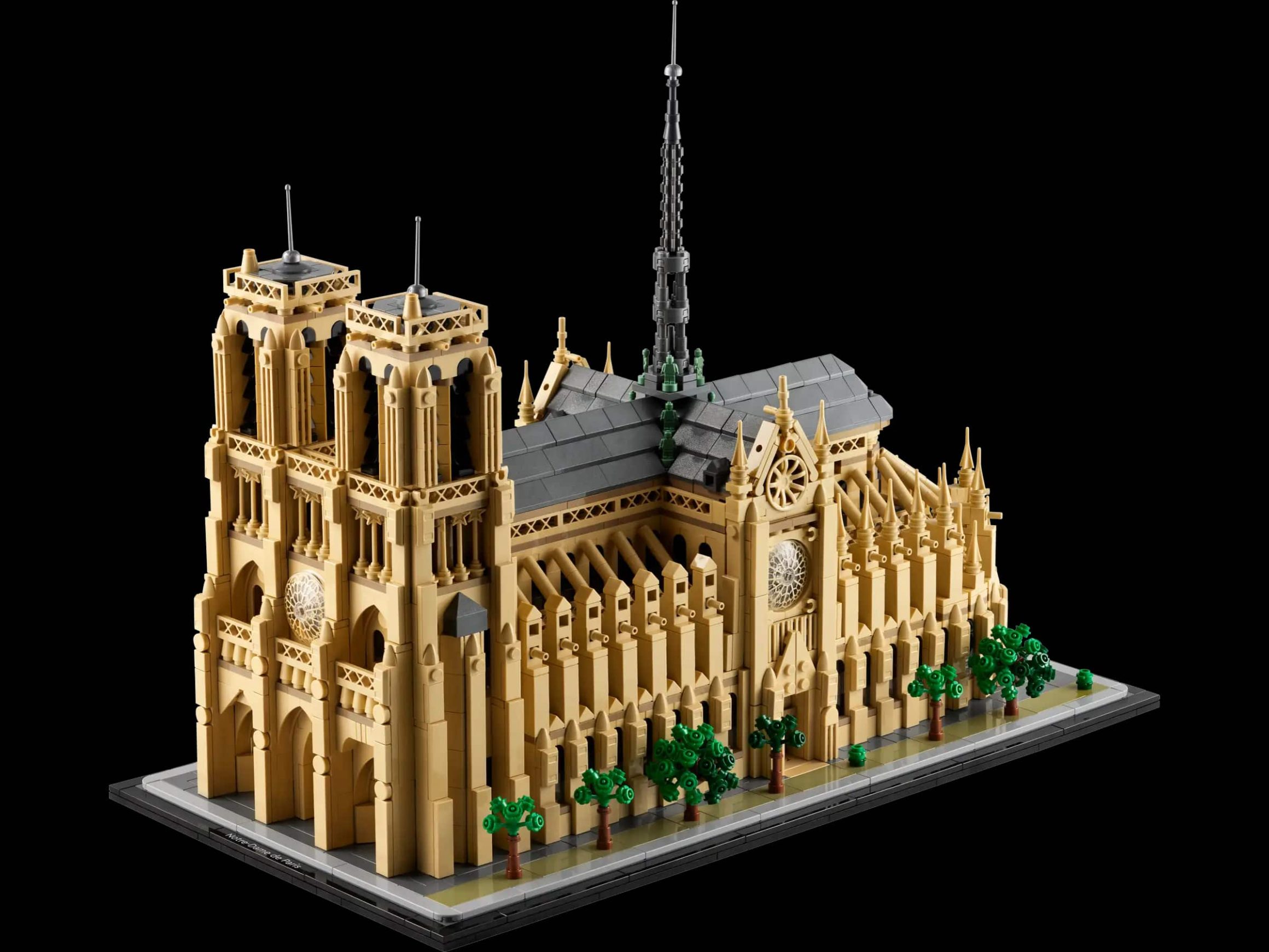 LEGO dévoile une réplique de 4383 pièces de la Cathédrale Notre-Dame de ...