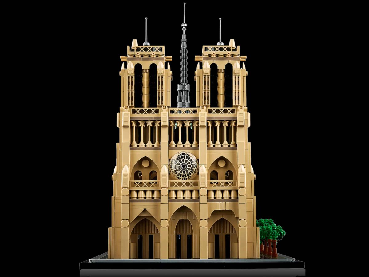 LEGO dévoile une réplique de 4383 pièces de la Cathédrale Notre-Dame de ...