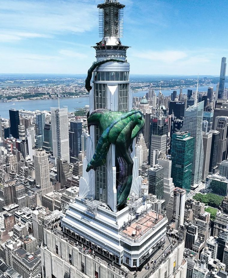HBO suspend un dragon à l’Empire State Building pour la promo de House ...
