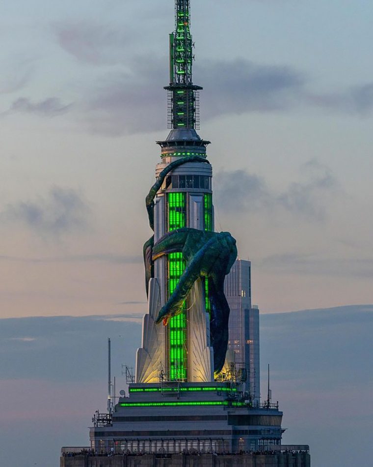 HBO suspend un dragon à l’Empire State Building pour la promo de House ...