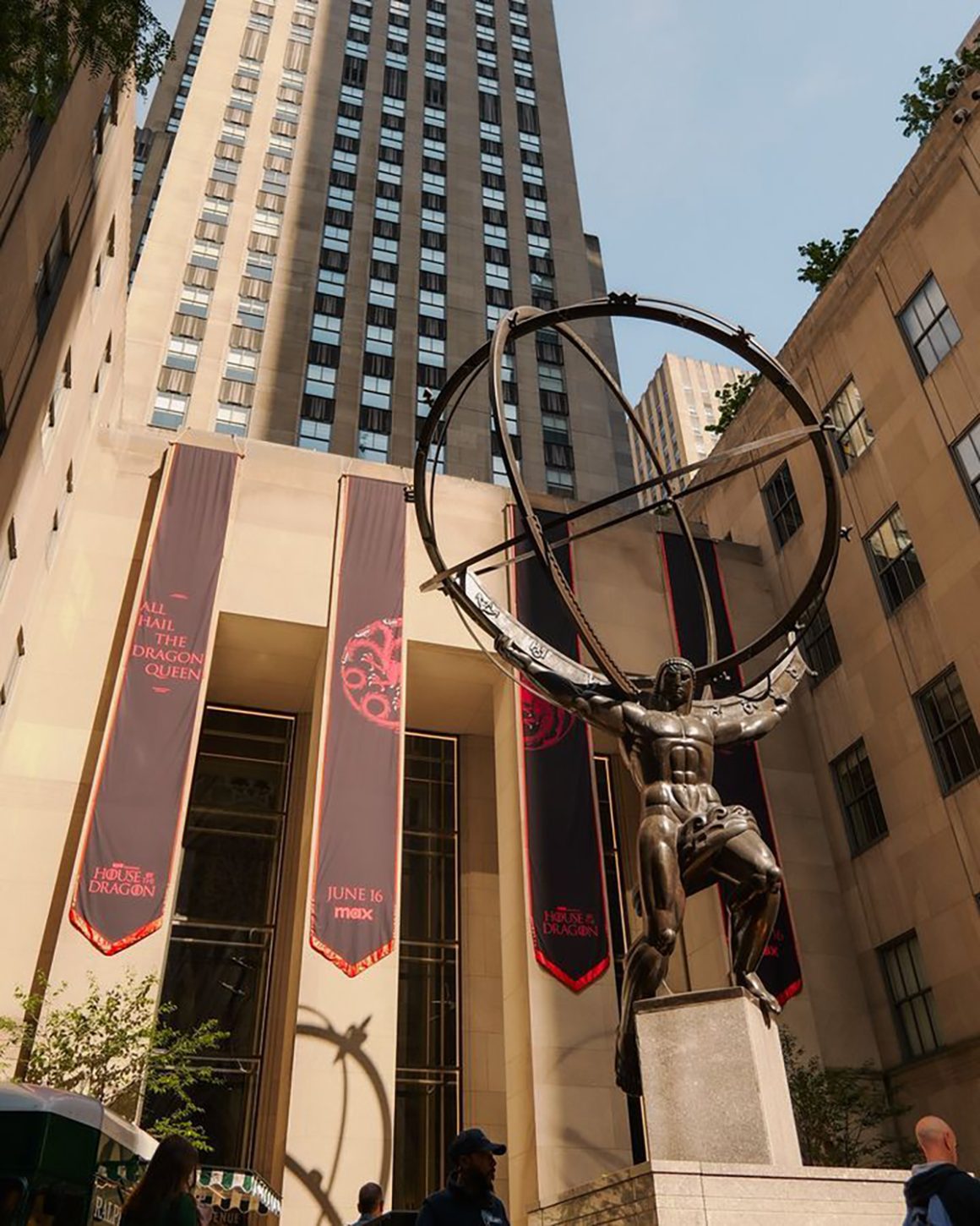 HBO suspend un dragon à l’Empire State Building pour la promo de House ...