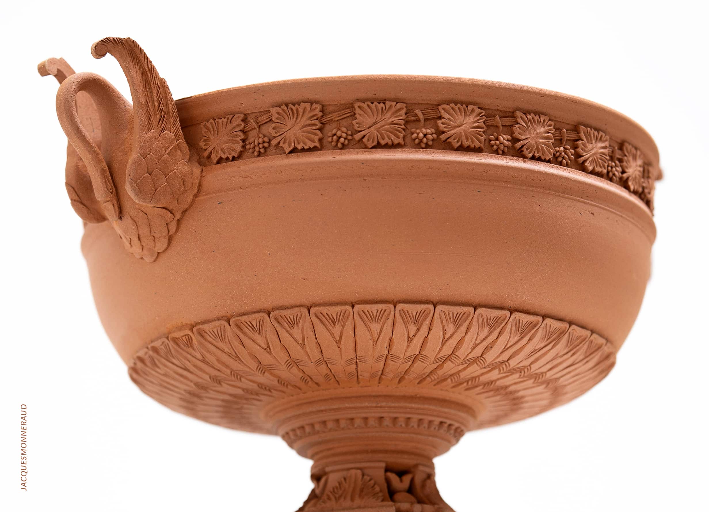 Il crée un trophée avec la terre battue de Roland-Garros pour Rafael Nadal