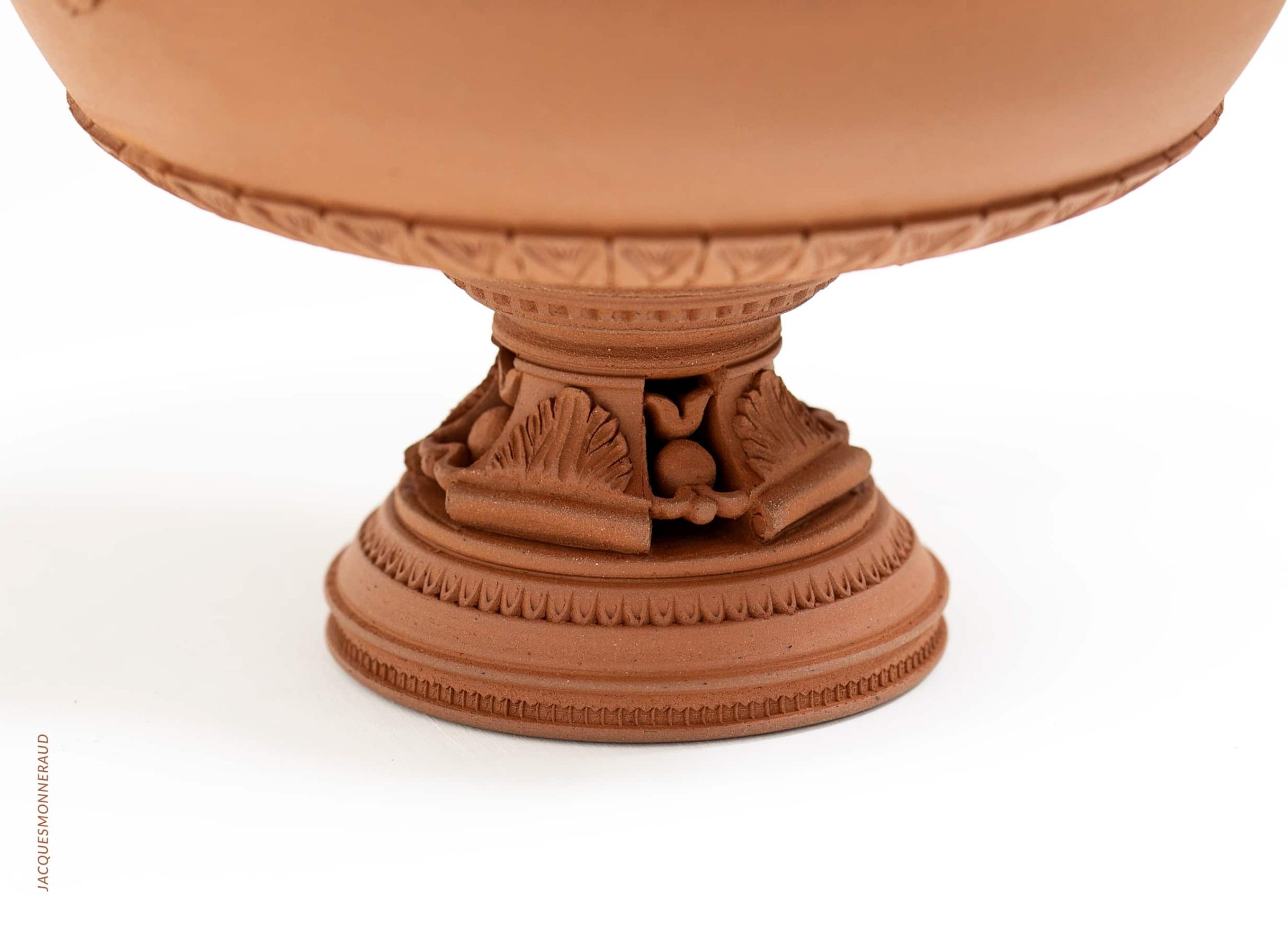 Il crée un trophée avec la terre battue de Roland-Garros pour Rafael Nadal