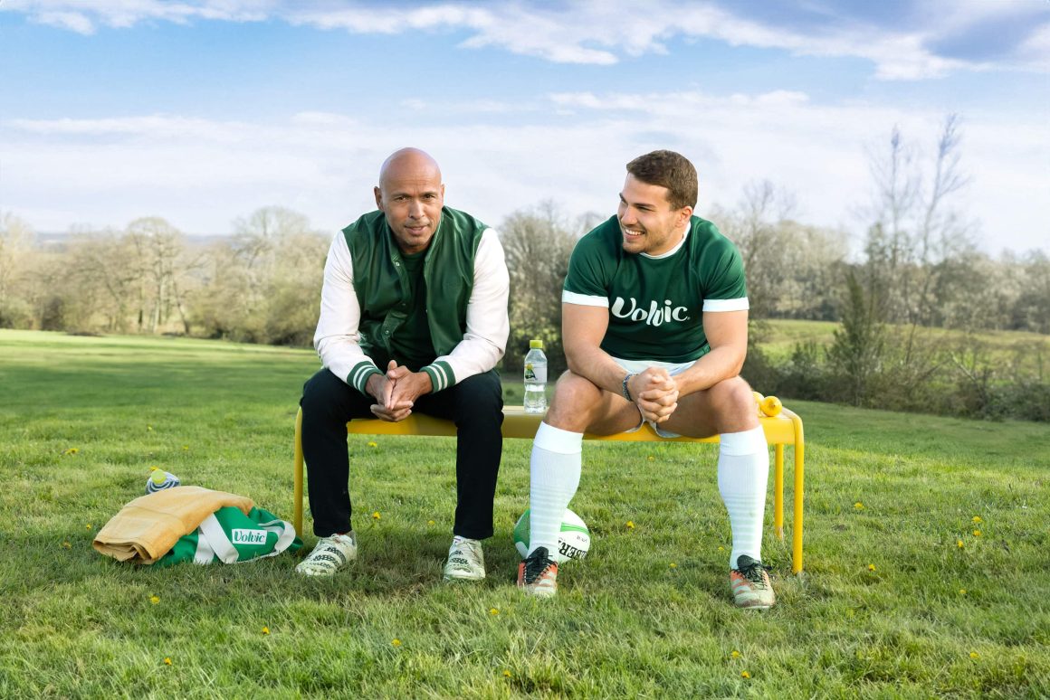Volvic met en scène Antoine Dupont et Eric Judor dans une pub 100% ...