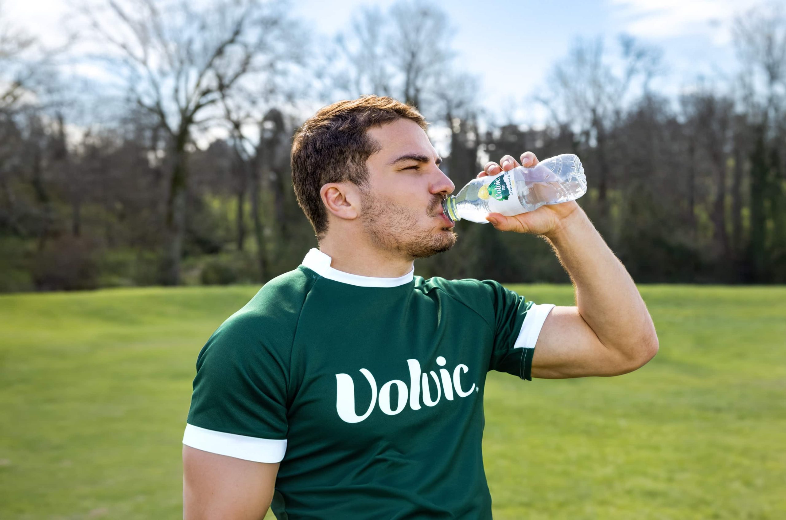 Volvic met en scène Antoine Dupont et Eric Judor dans une pub 100% déjantée