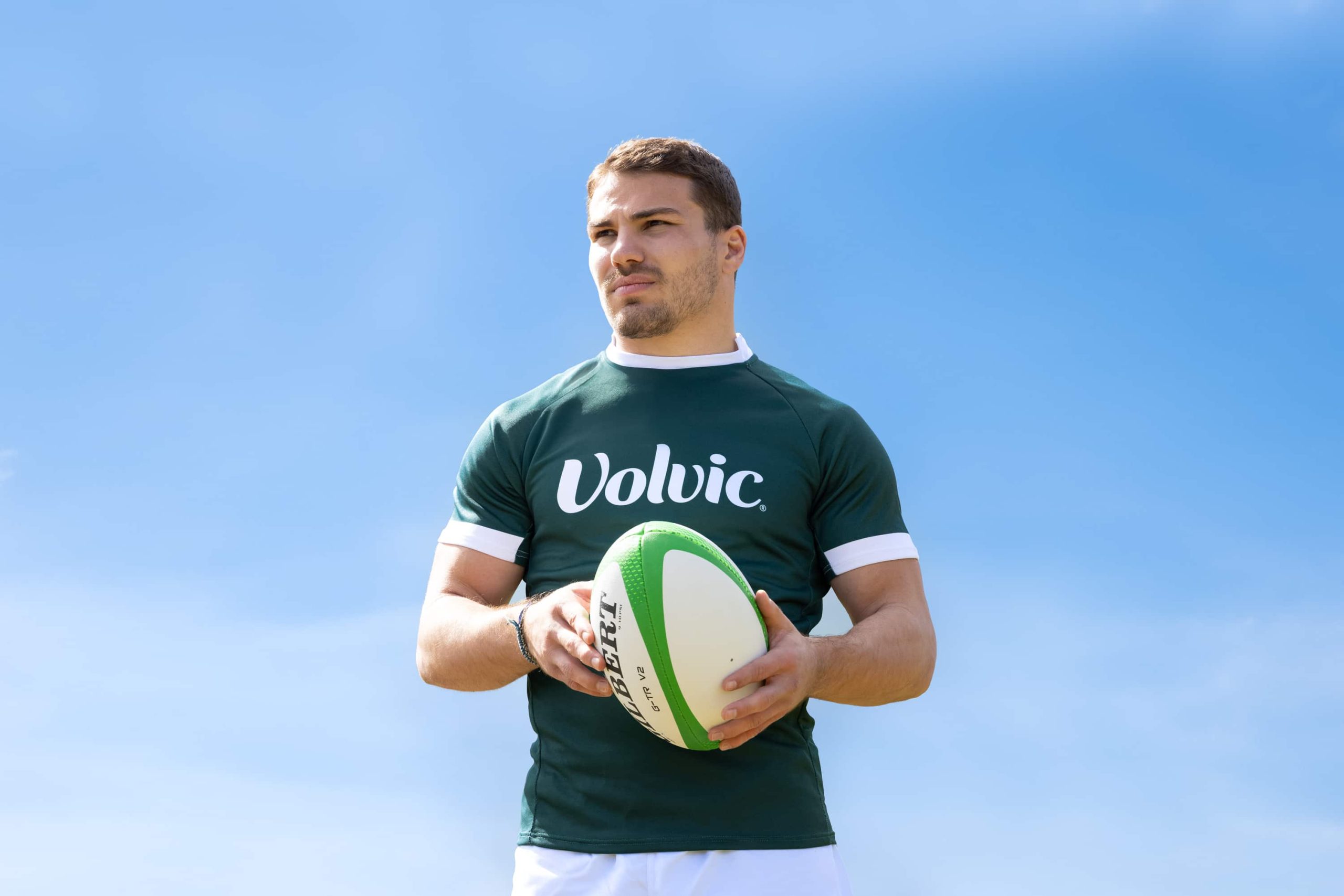 Volvic met en scène Antoine Dupont et Eric Judor dans une pub 100% déjantée