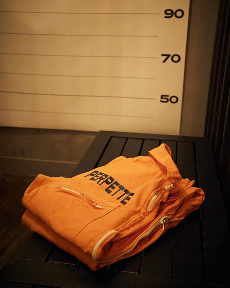 À Paris, le Perpette Bar vous propose de vivre une soirée… en prison ...