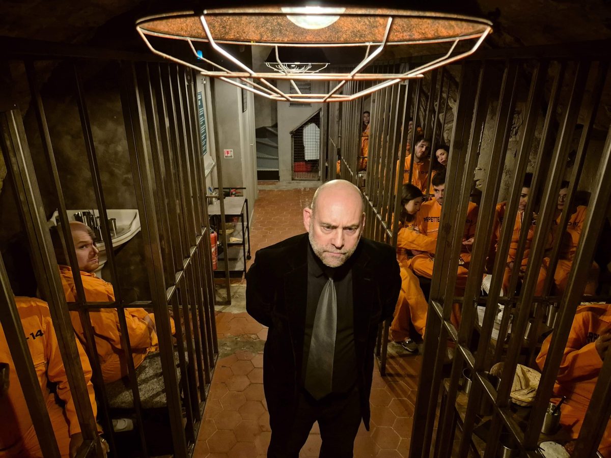 À Paris, le Perpette Bar vous propose de vivre une soirée… en prison ...