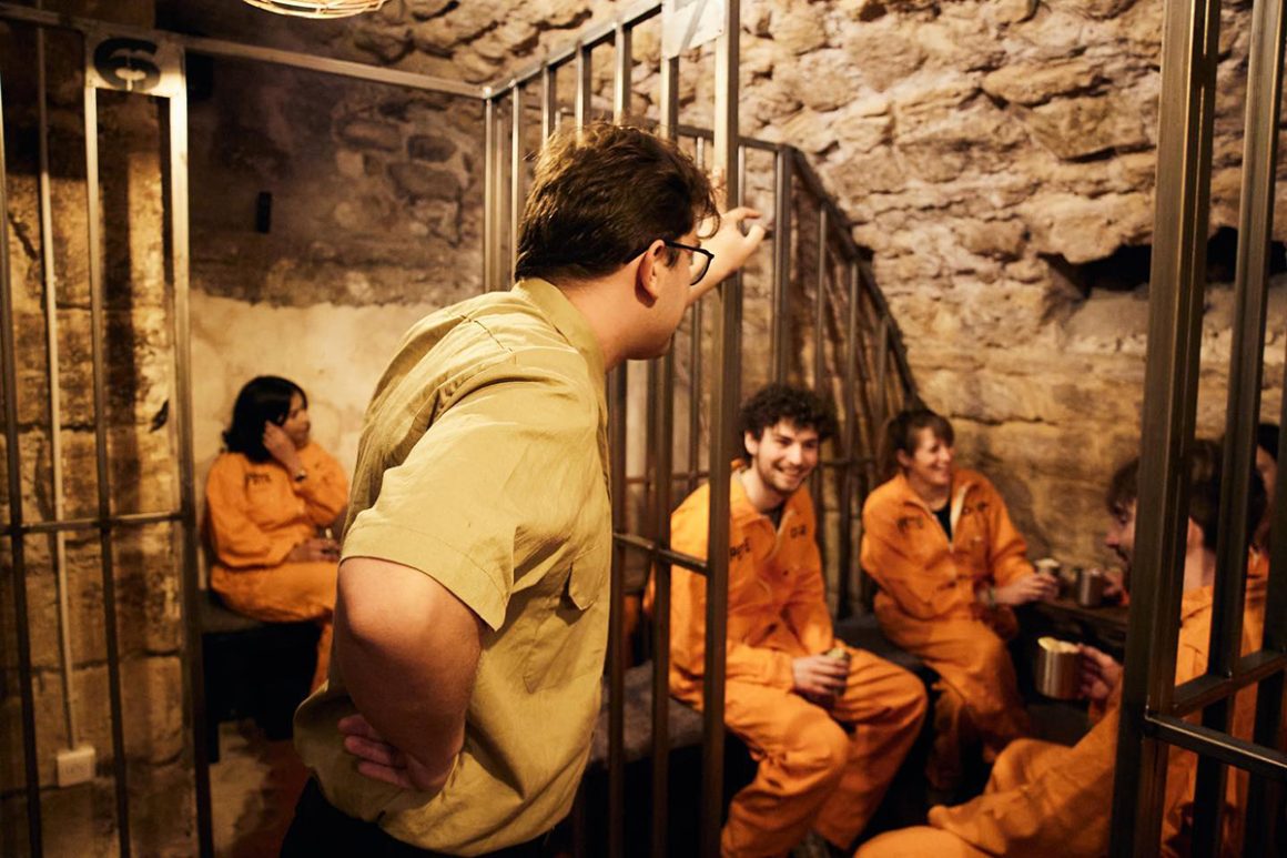 À Paris, le Perpette Bar vous propose de vivre une soirée… en prison