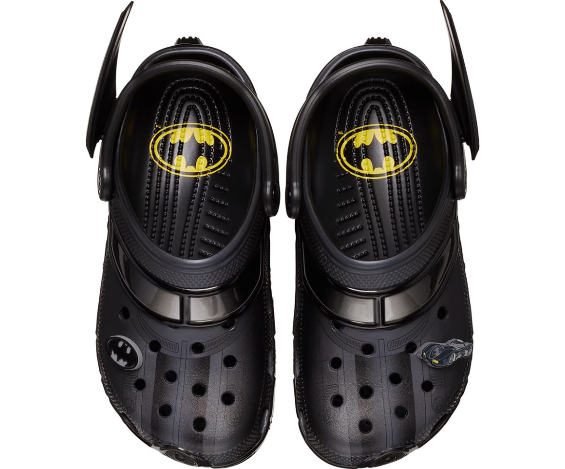 Crocs fête les 85 ans de Batman avec une paire façon Batmobile