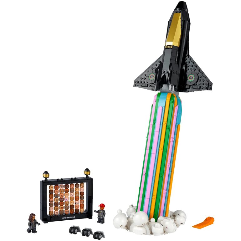 LEGO dévoile une fusée de 1000 briques imaginée par Pharrell Williams