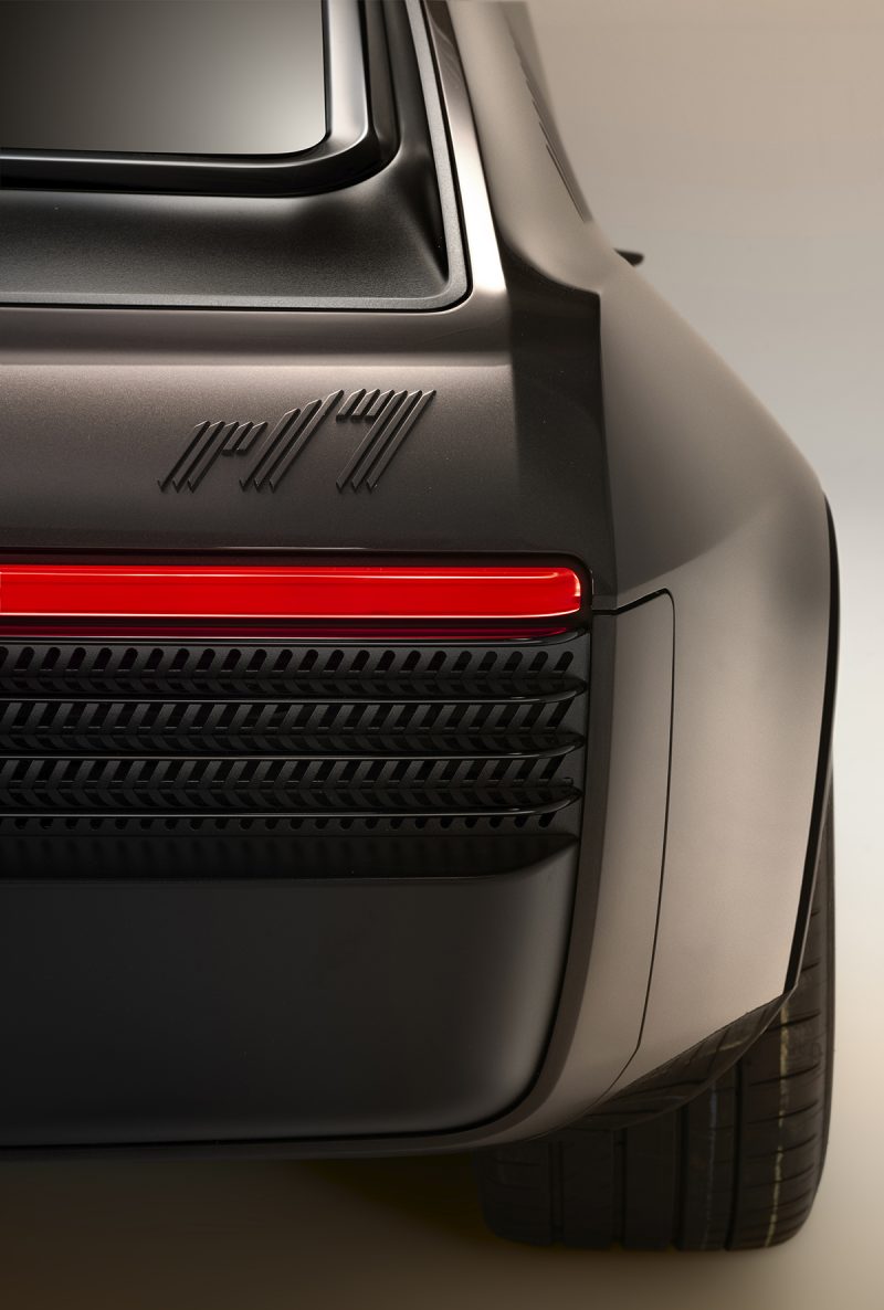 Renault réinvente sa mythique R17 dans une version néo-rétro électrique