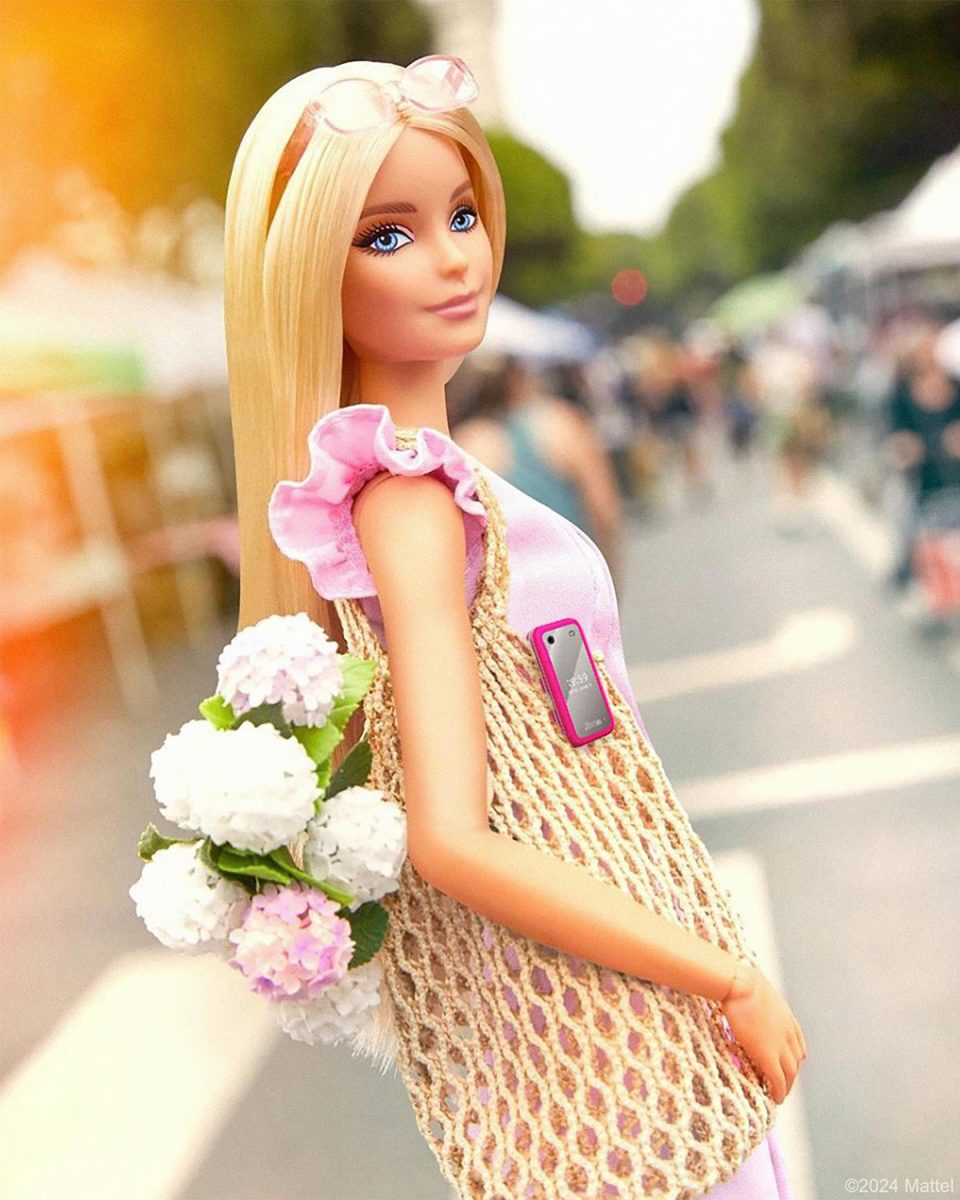 Barbie dévoile un téléphone à clapet rétro pour vous aider à ...