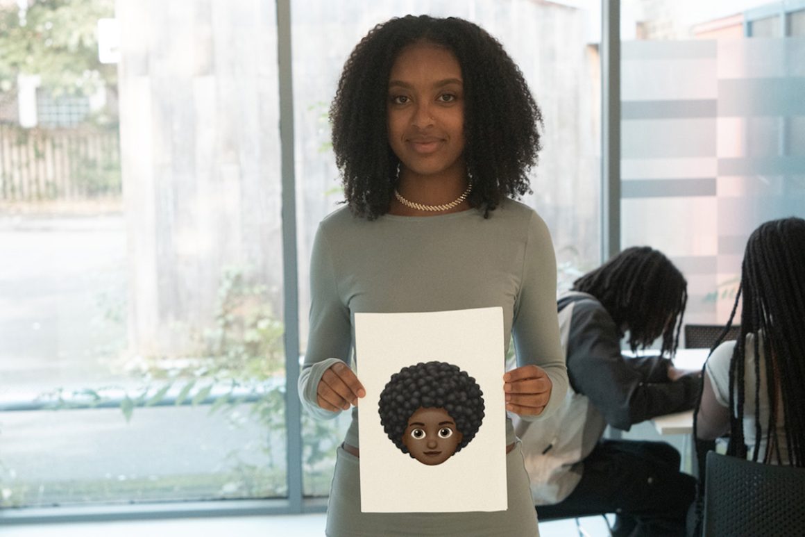 Inclusion : cette asso crée des emojis représentant les coiffures afro ...