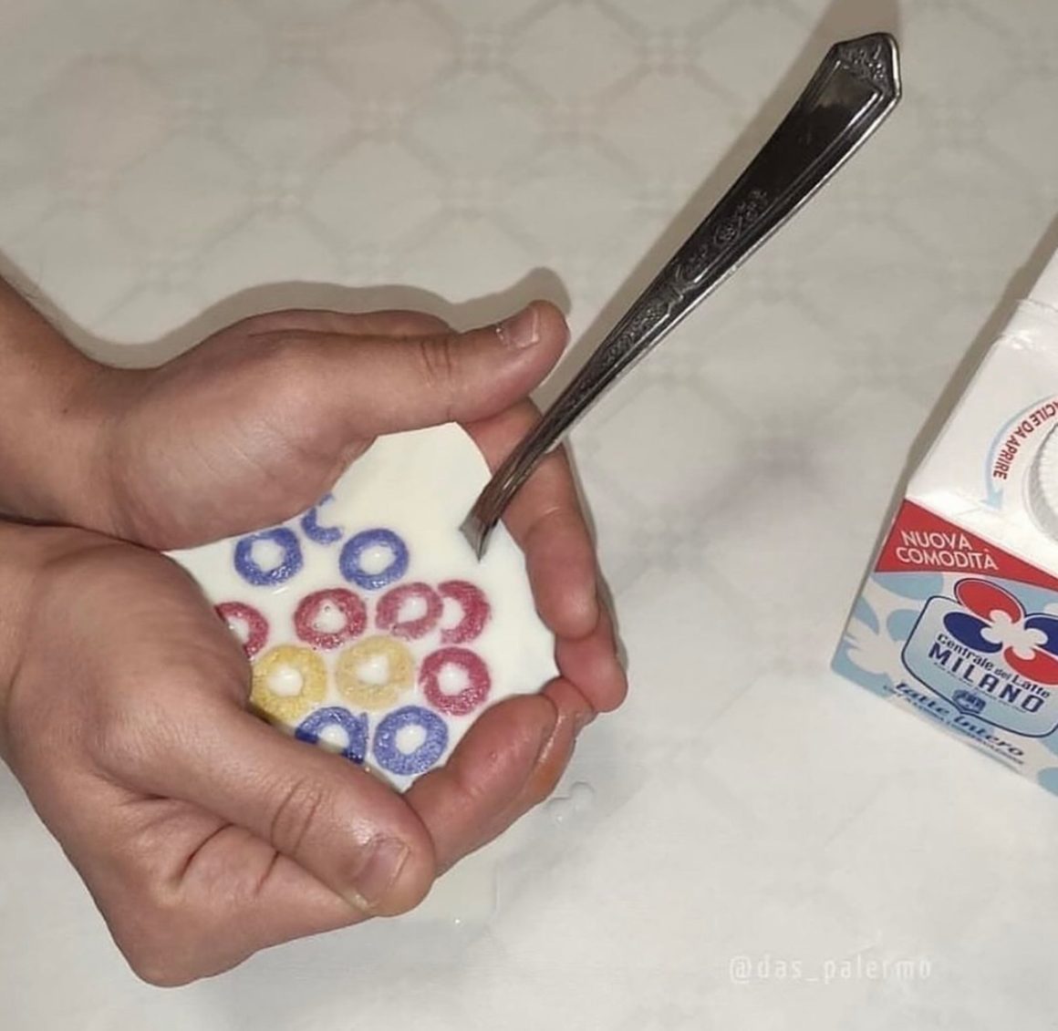 L'artiste Francesco Palermo détourne le quotidien avec absurdité (30 ...