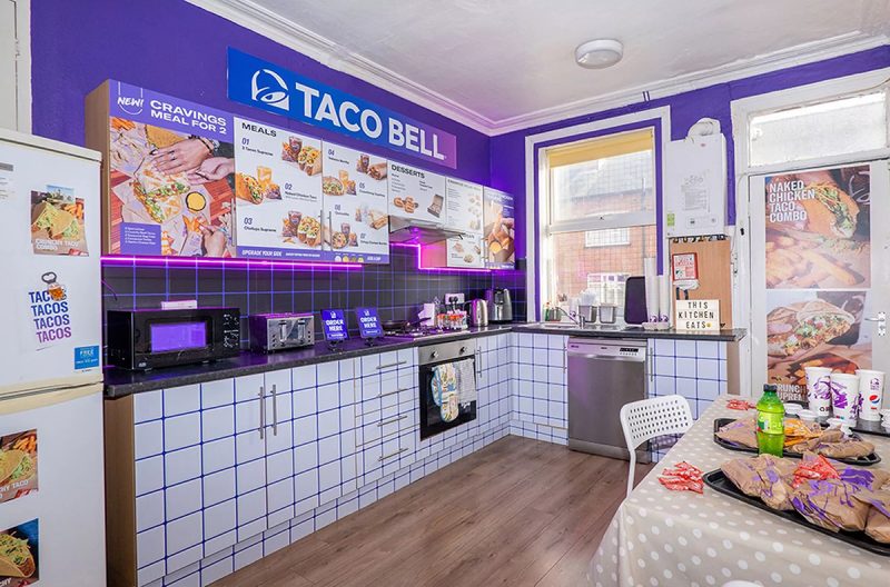 Taco Bell décore le studio d’une étudiante à la manière de ses ...