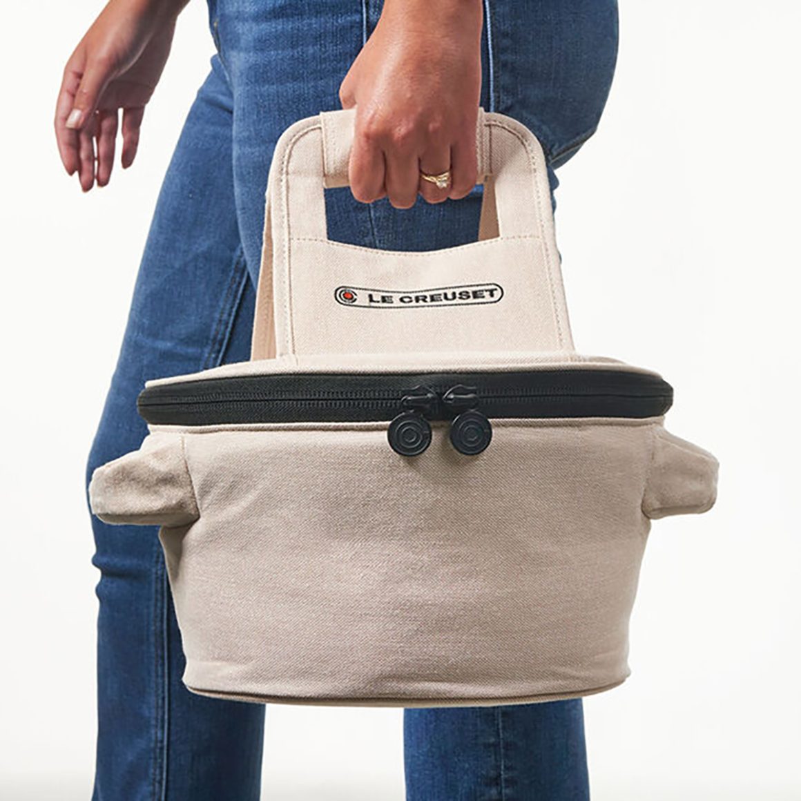 Le Creuset lance un sac pour transporter votre cocotte en toute ...