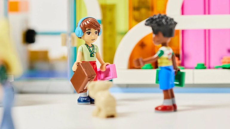 LEGO lance une collection de figurines pour sensibiliser aux handicaps ...