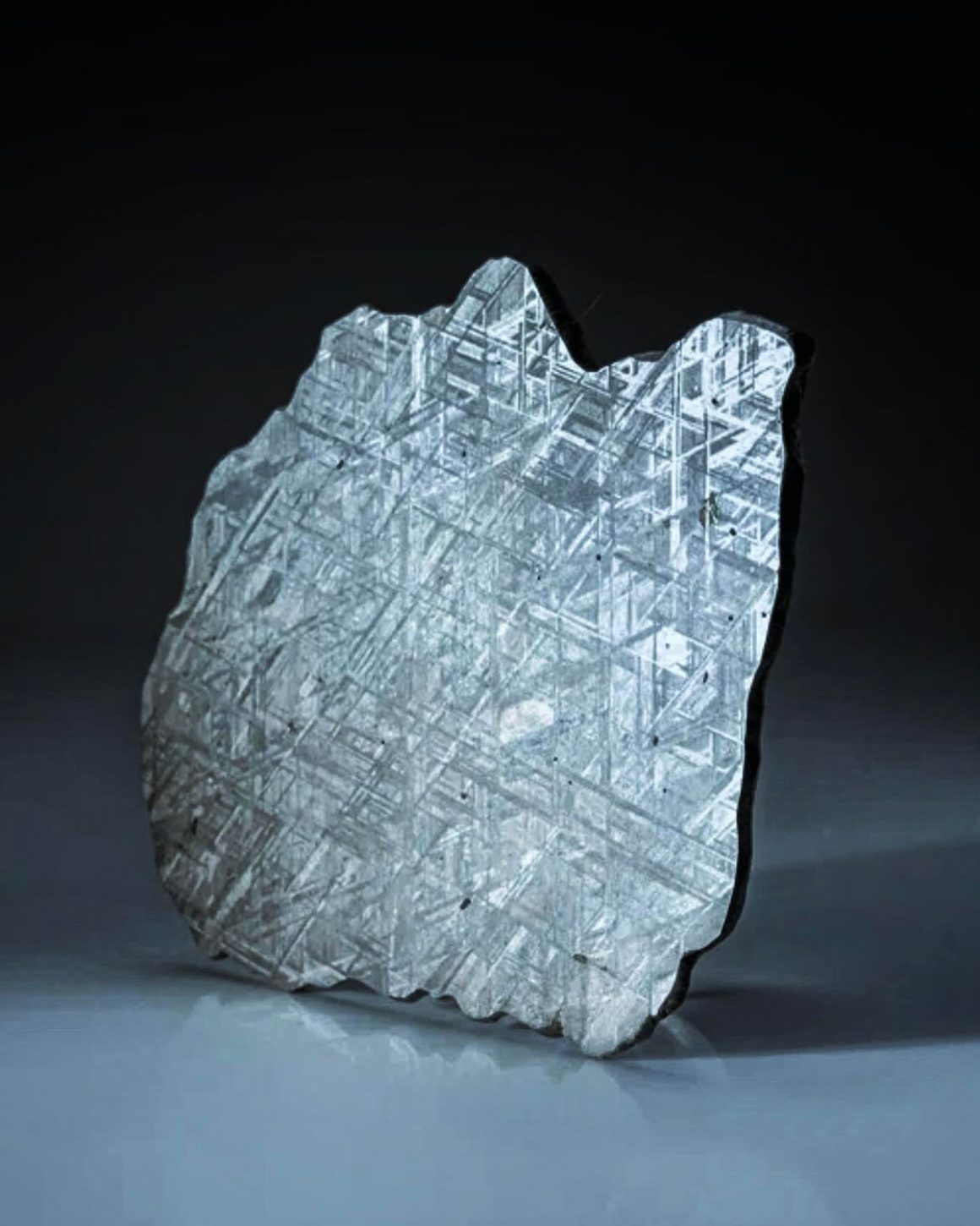 Cette montre a été créée à partir d’un fragment de météorite vieille de ...